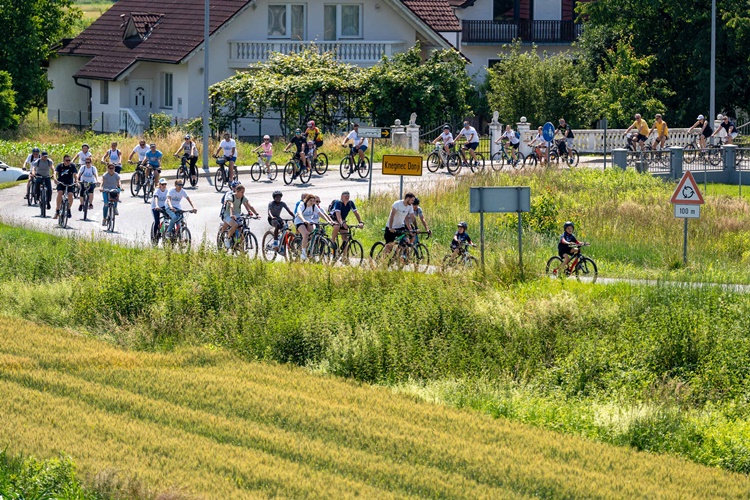Od najmanjih, do najstarijih: Sve generacije biciklista...