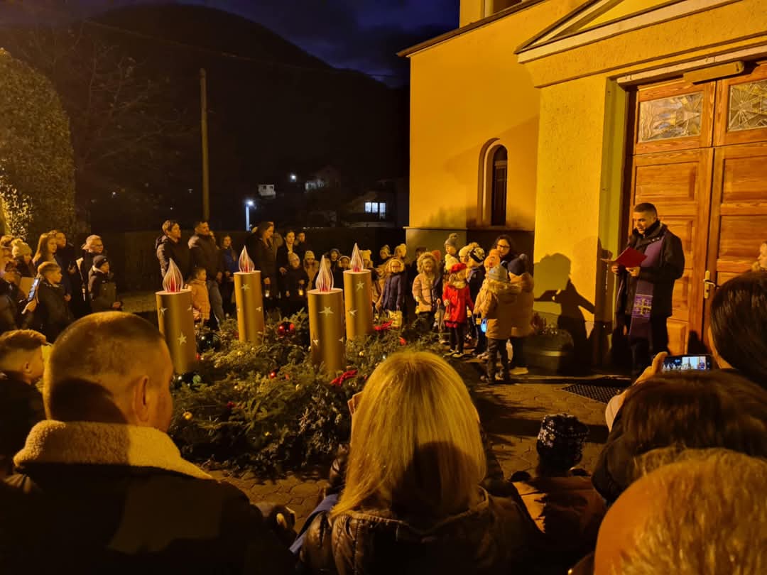 Započeo Advent u Đurmancu: Upaljena prva adventska...