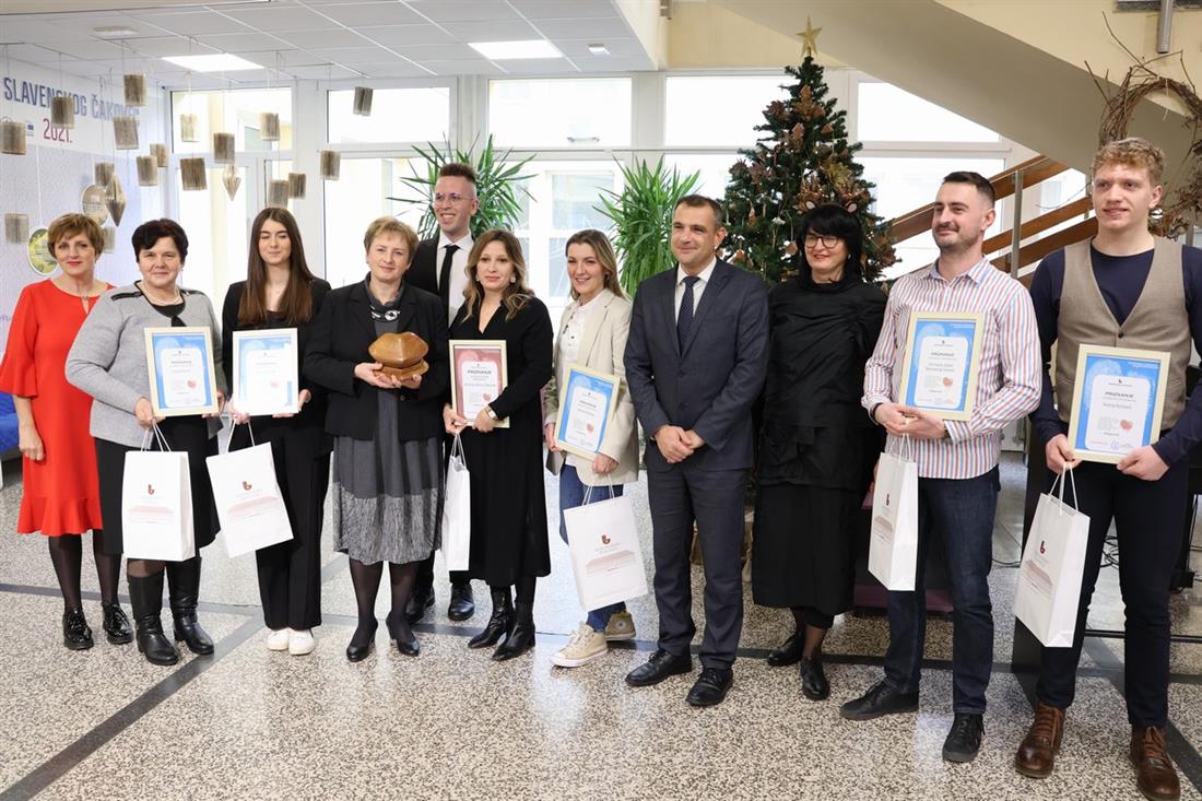 Najvolonteri 2024. godine su Spomenka Tomašić te učenici...