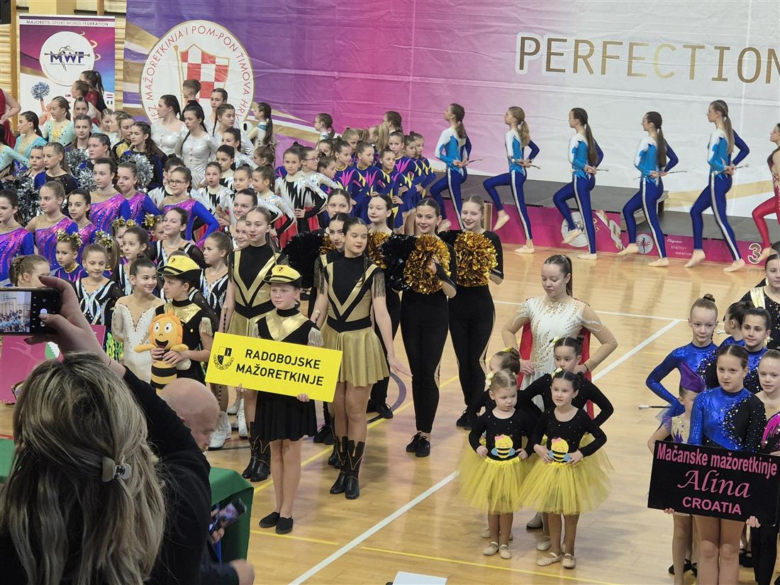 Radobojske mažoretkinje sudjelovale na državnom...