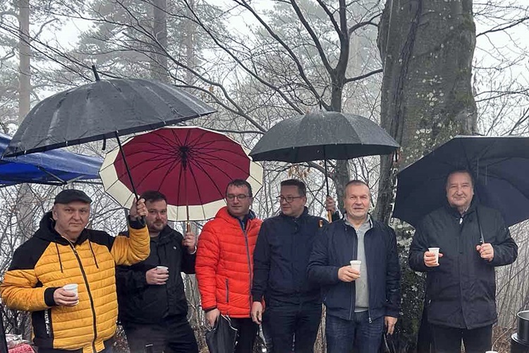 Tradicija je nastavljena: Na Ravnoj gori održano misno...