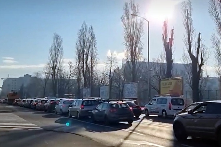 Prometni kaos u Zagrebu: tramvaj iskočio iz tračnica,...